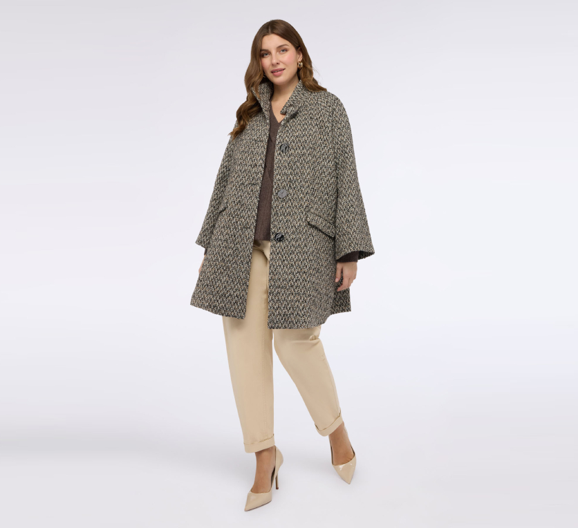 Plumífero bimaterial con capucha