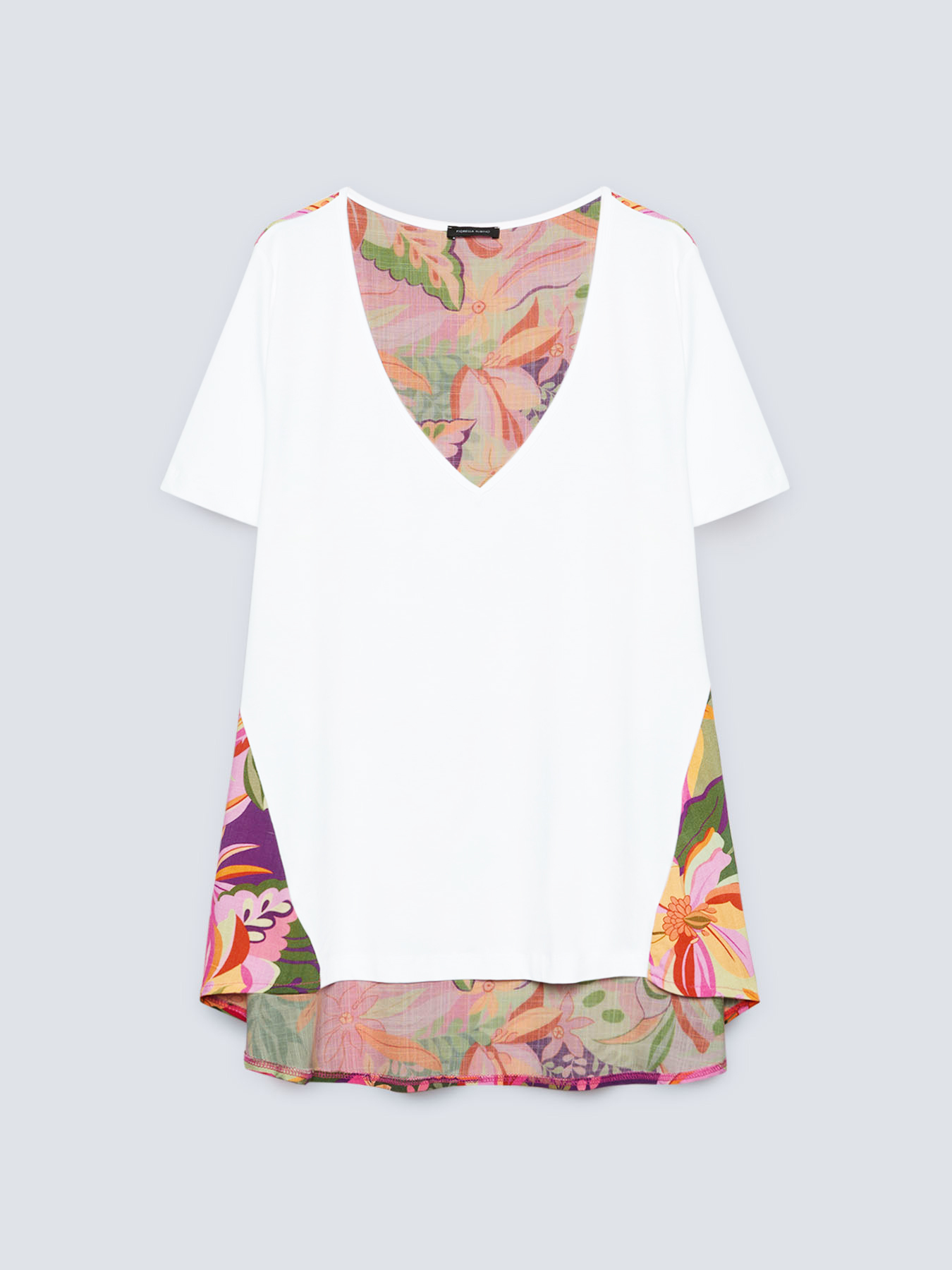 Camiseta con aplicaciones florales