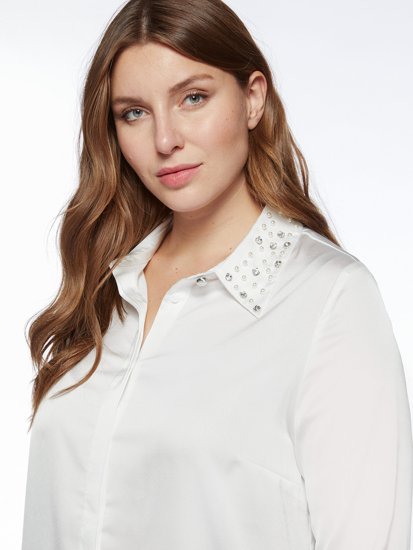 Camicia con colletto ricamato