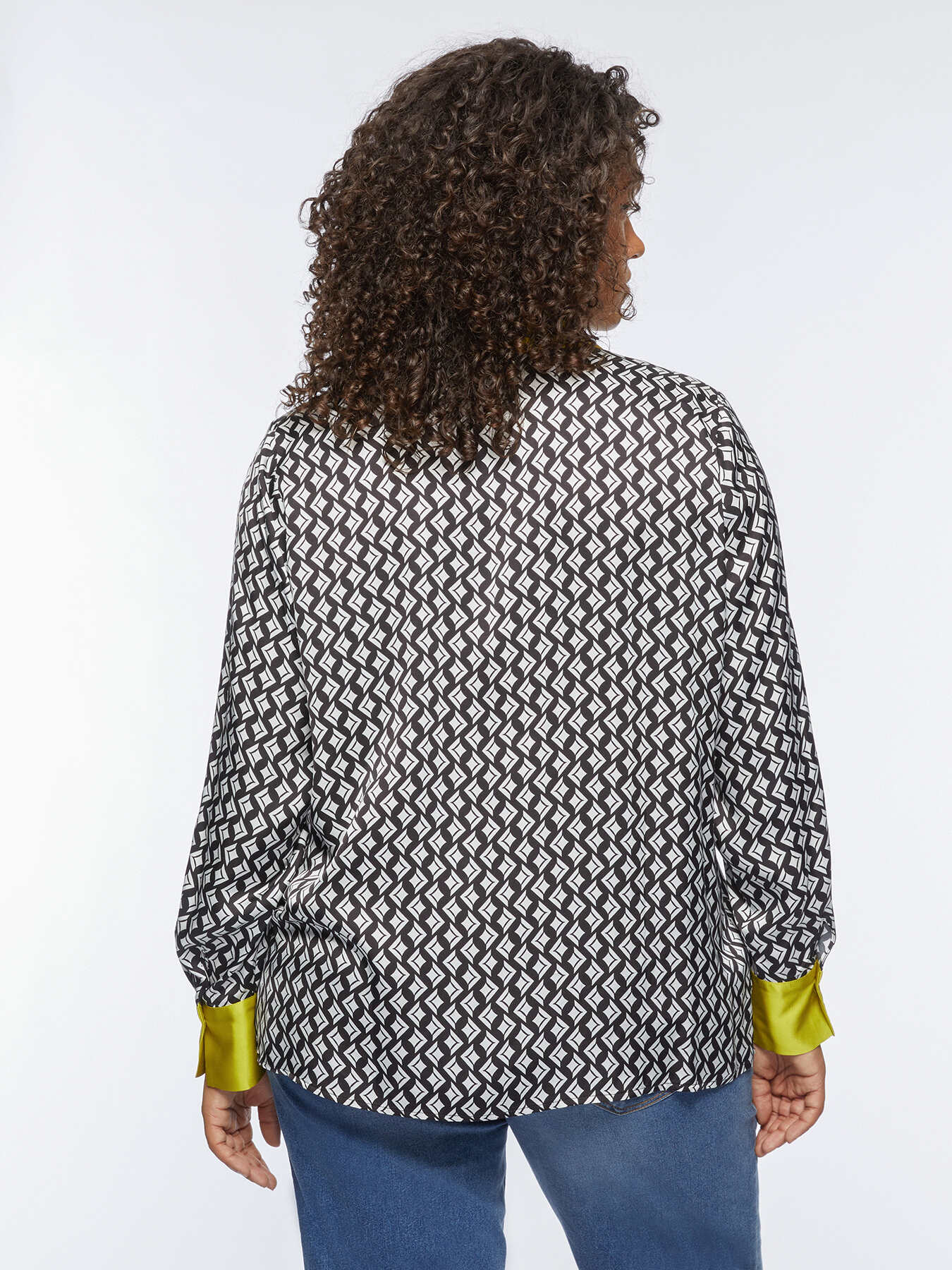 Camicia dalla stampa geometrica